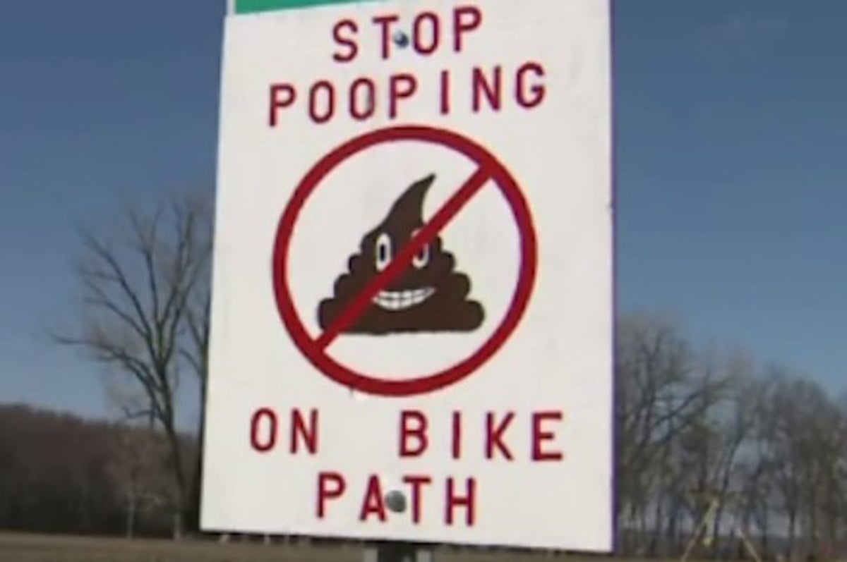 This Small Illinois Town Had To Erect A Sign To Stop A Pooping Bandit