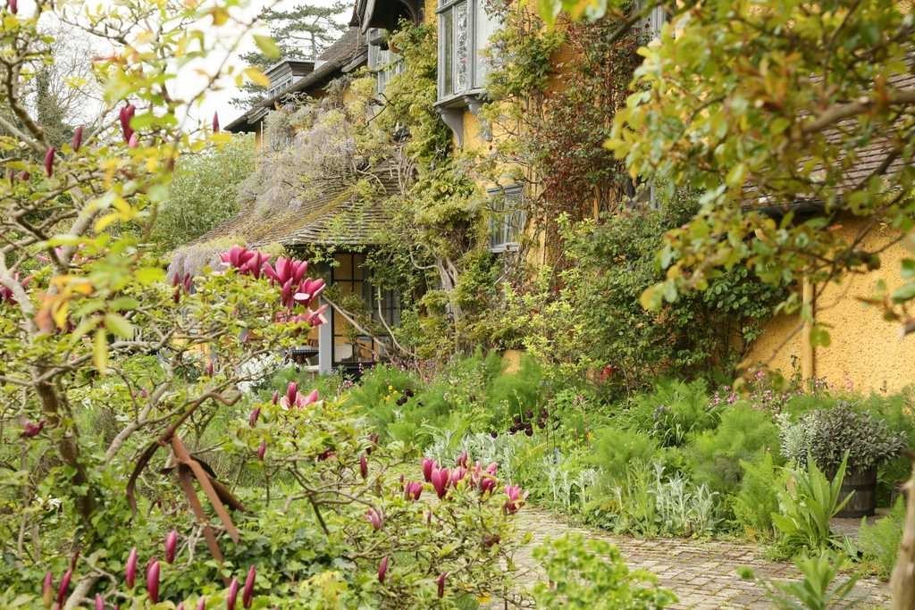 15 Summery Secret Gardens In Britain Everyone Should Explore