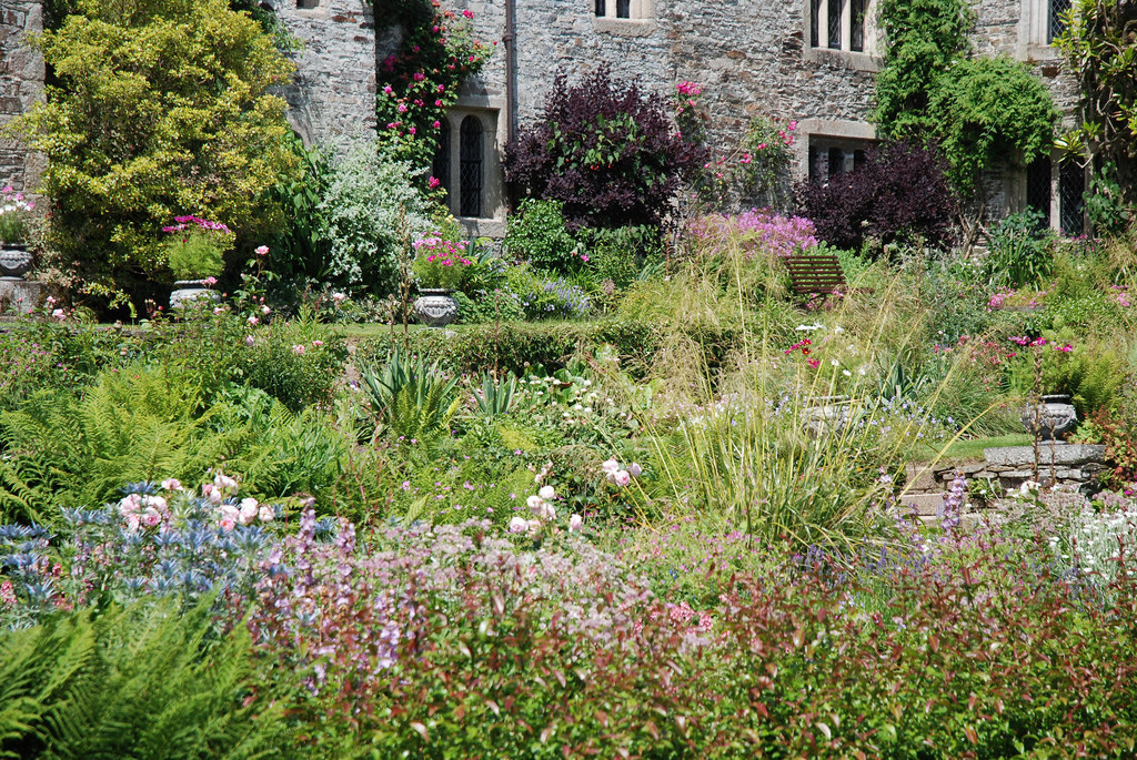 15 Summery Secret Gardens In Britain Everyone Should Explore