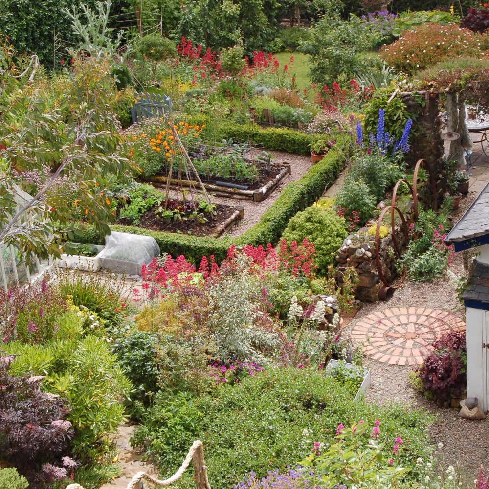 15 Summery Secret Gardens In Britain Everyone Should Explore