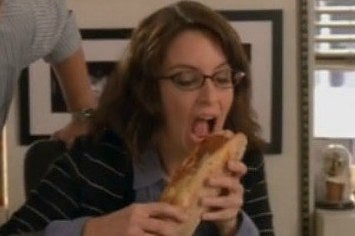 Liz Lemon Eating Pizza
