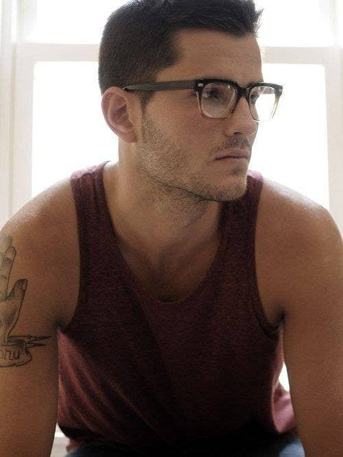 Chicos guapos con lentes - Imagui