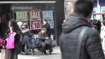 Police Are Using Magicians To Teach People About Pickpockets