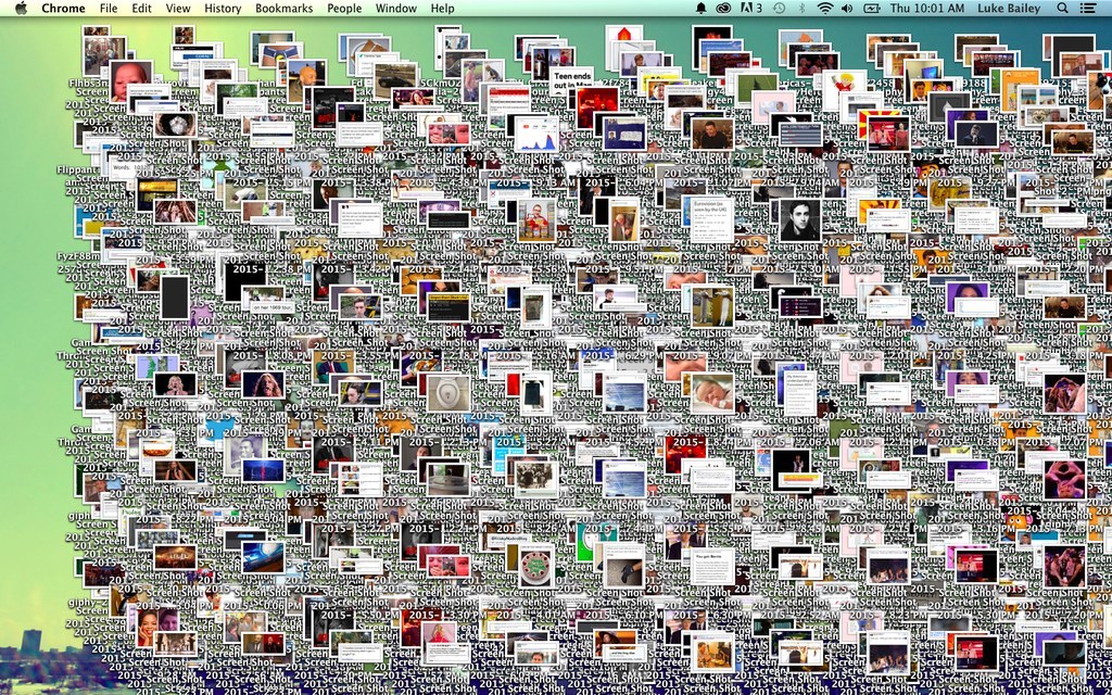 17 Desktops So Untidy They Will Make You Seriously Uncomfortable