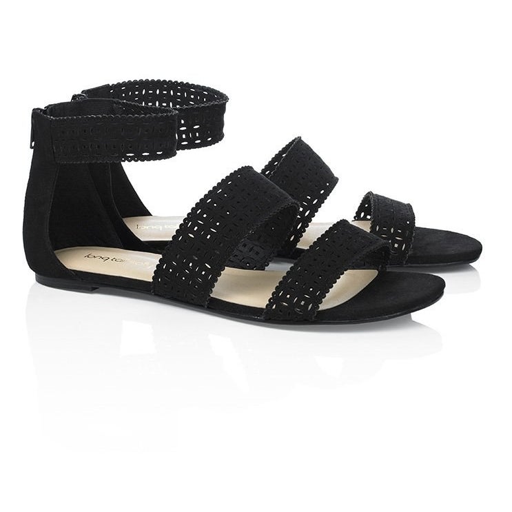 27 Adorable Sandals For When Your Big Feet Wanna Go To The Beach