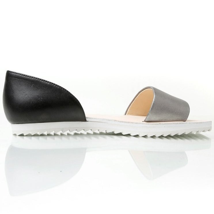 27 Adorable Sandals For When Your Big Feet Wanna Go To The Beach