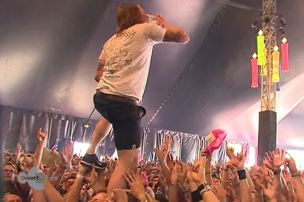 This Singer Catching And Downing A Beer While Crowdsurfing Is Pure Rock ...