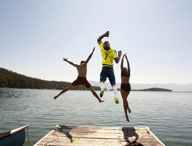Los mejores memes de Armero saltando tras el pelotazo de Neymar