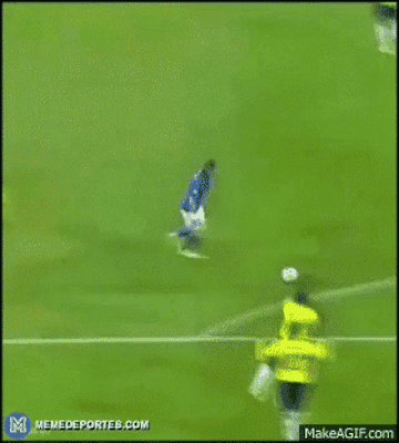 Los mejores memes de Armero saltando tras el pelotazo de Neymar