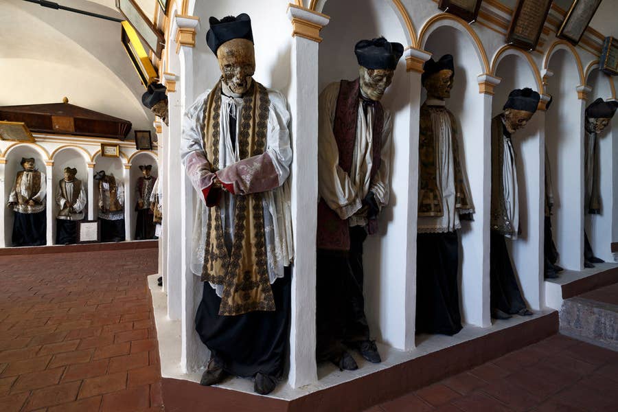 mummy priests