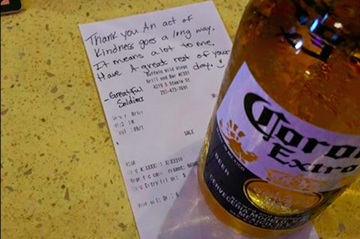 A Bartender Had A Touching Response After A Woman Ordered A Beer For A ...