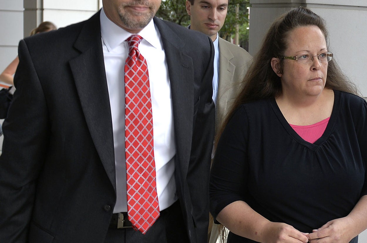 Christian Clerk In Kentucky Defies Judge’s Order To Start Issuing ...