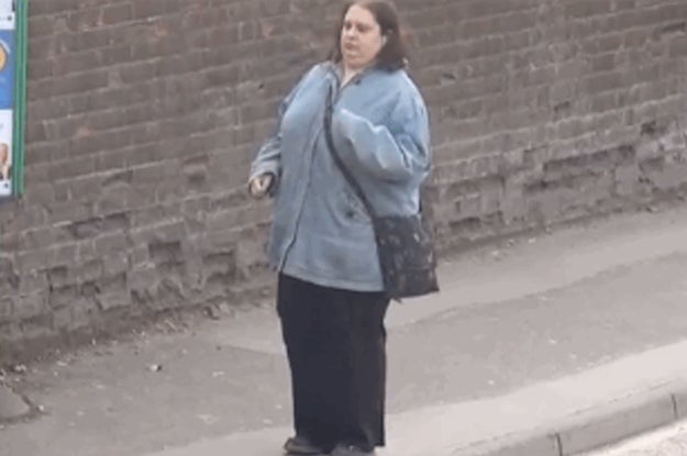 Esta señora, que baila en la parada del bus, se ha convertido en un ...