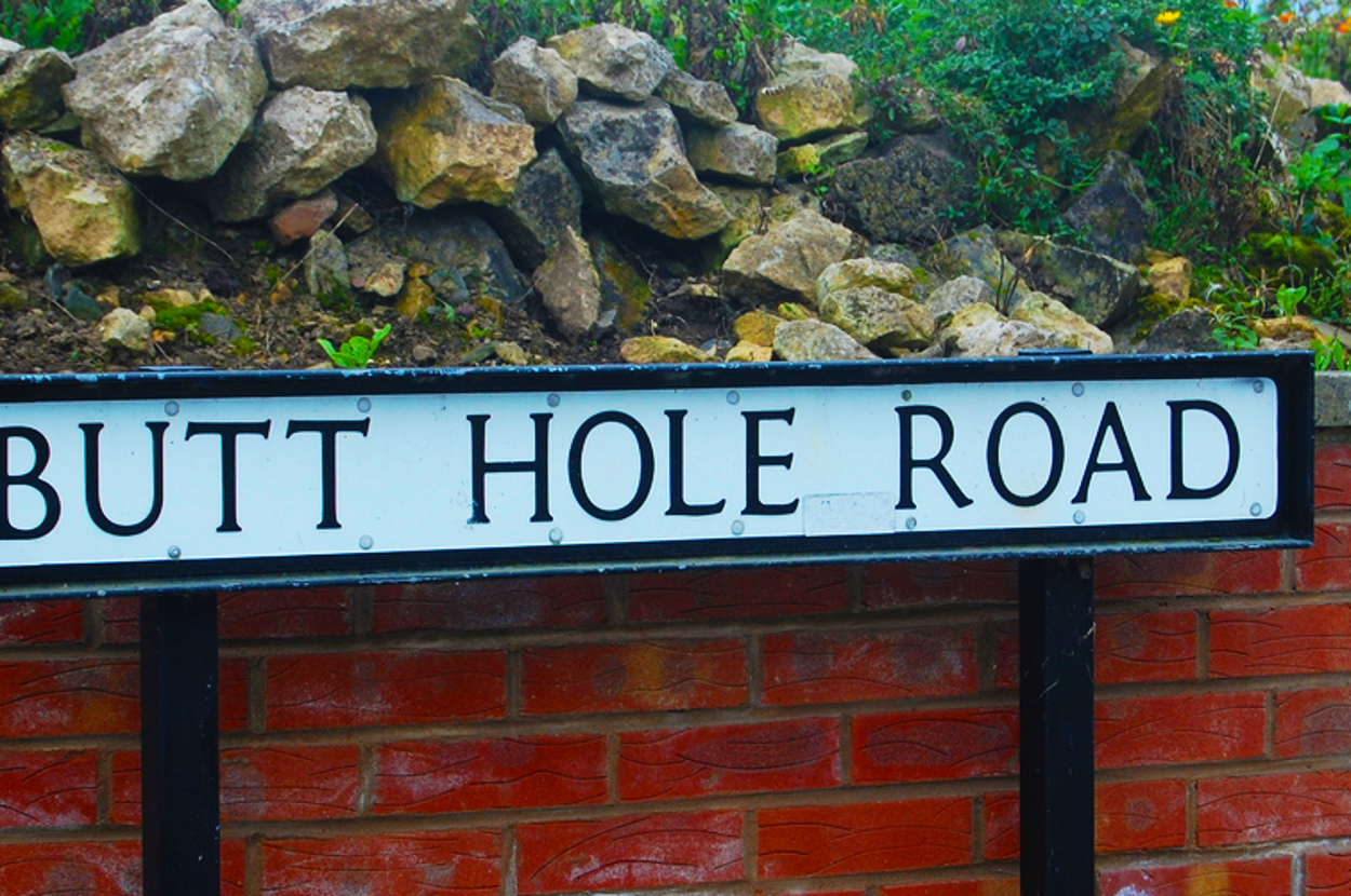 14 Of The Weirdest Road Signs That Are Actually Amazing