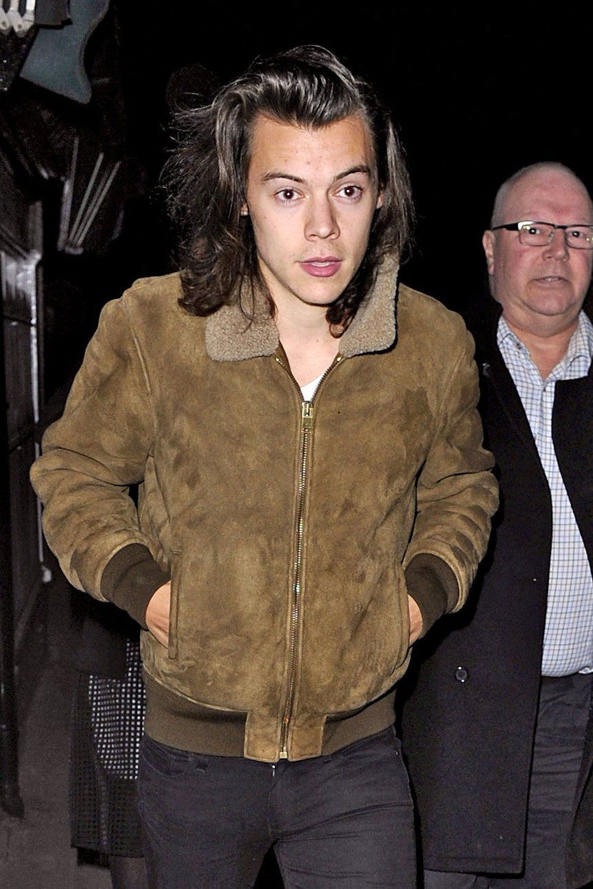 A Look At Approximately How Many Inches Harry Styles' Hair Grew In 2015