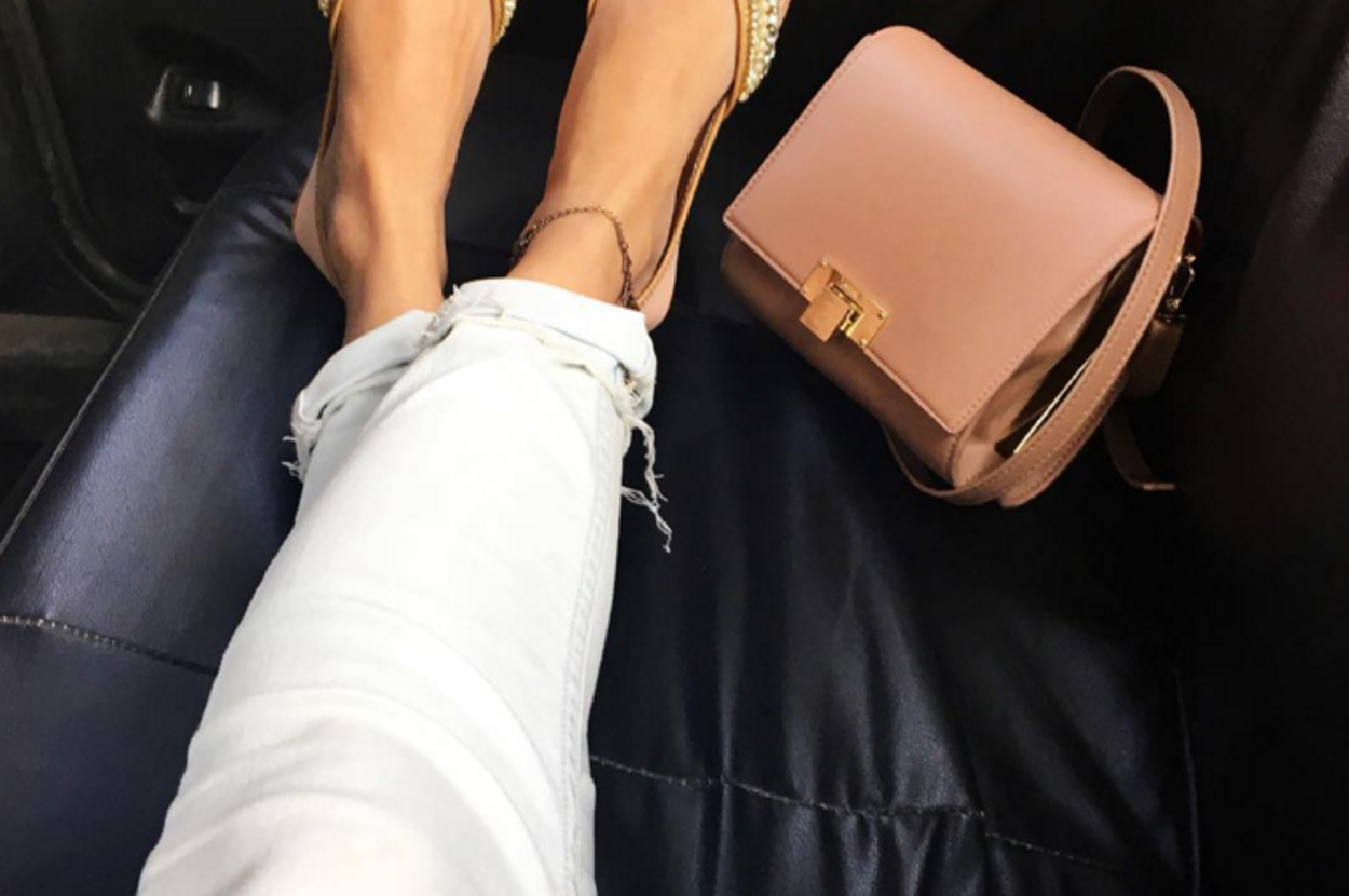15 Pictures That Prove That Every Outfit Is Better With Jootis
