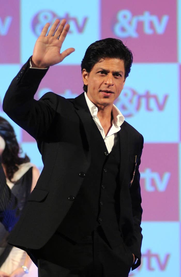 Look At These Photos Of The SRK Super Fan Who Dedicated His House And ...