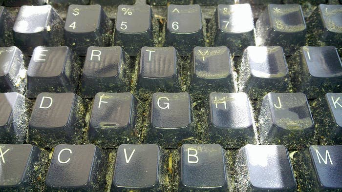 18 Pictures That Prove Offices Are The Grossest Places On Earth