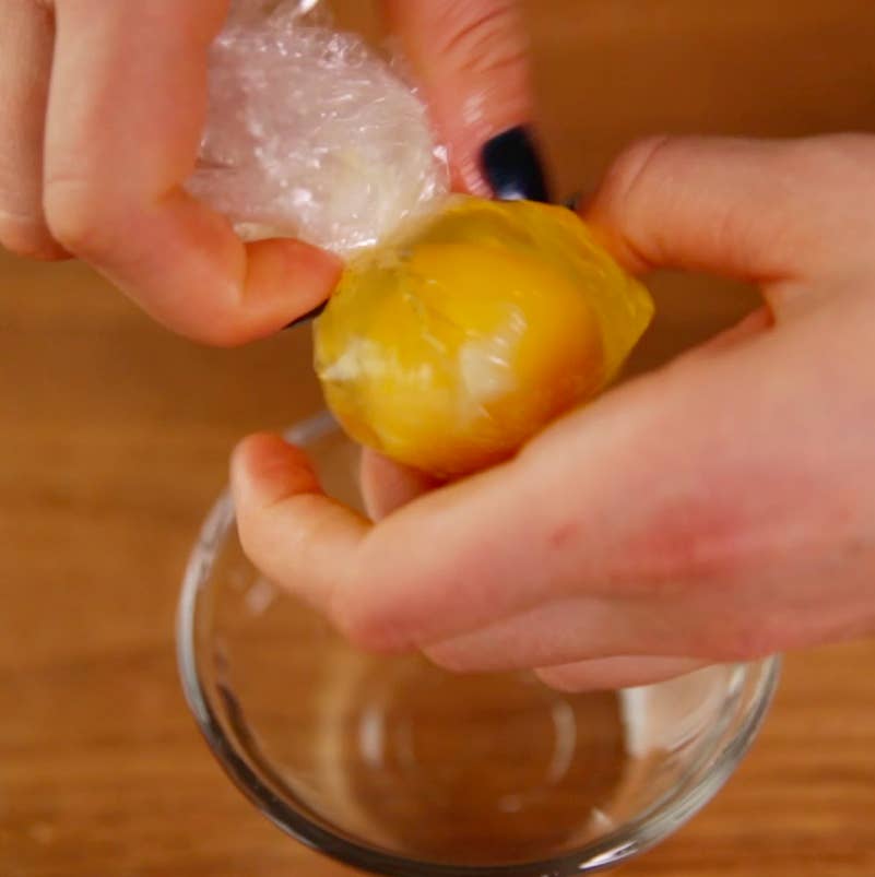 how to cook an egg in glad wrap