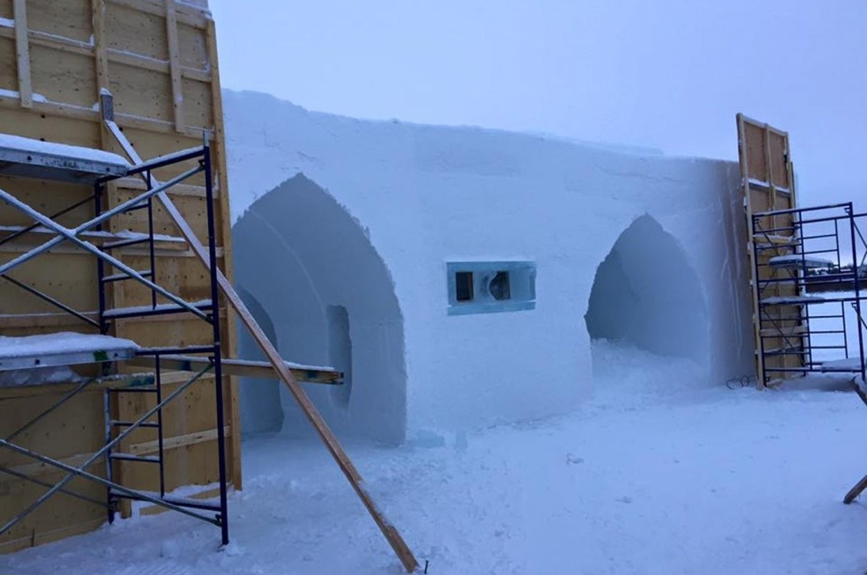 People In Yellowknife Build A Snow Castle From Scratch Every Year And ...