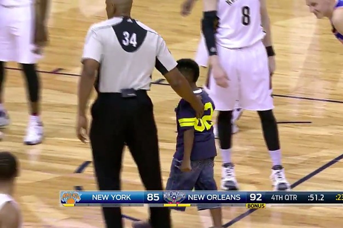 This Little Kid Loves Carmelo Anthony So Much He Ran Onto The Court To ...
