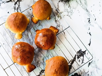 16 Adorable Animal-Shaped Bread Recipes For Kids