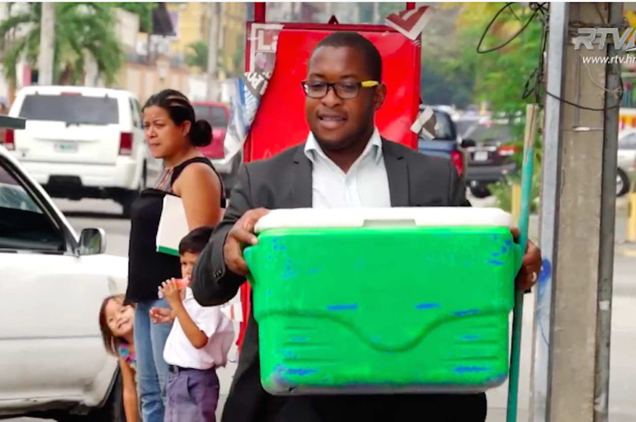 Everyone’s Loving This Charming Man Selling Horchata In A Suit