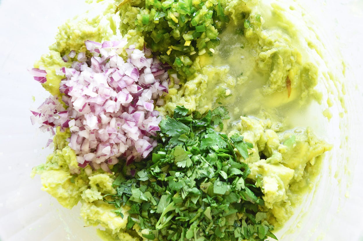 This Is How To Make All The Salsas On The Chipotle Menu