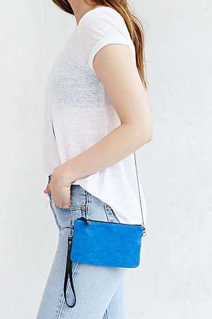27 Small Bags That Look Good With Any Outfit