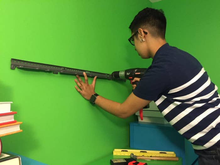 26 Photos That Show The Difference Between Real And Pretend Adults