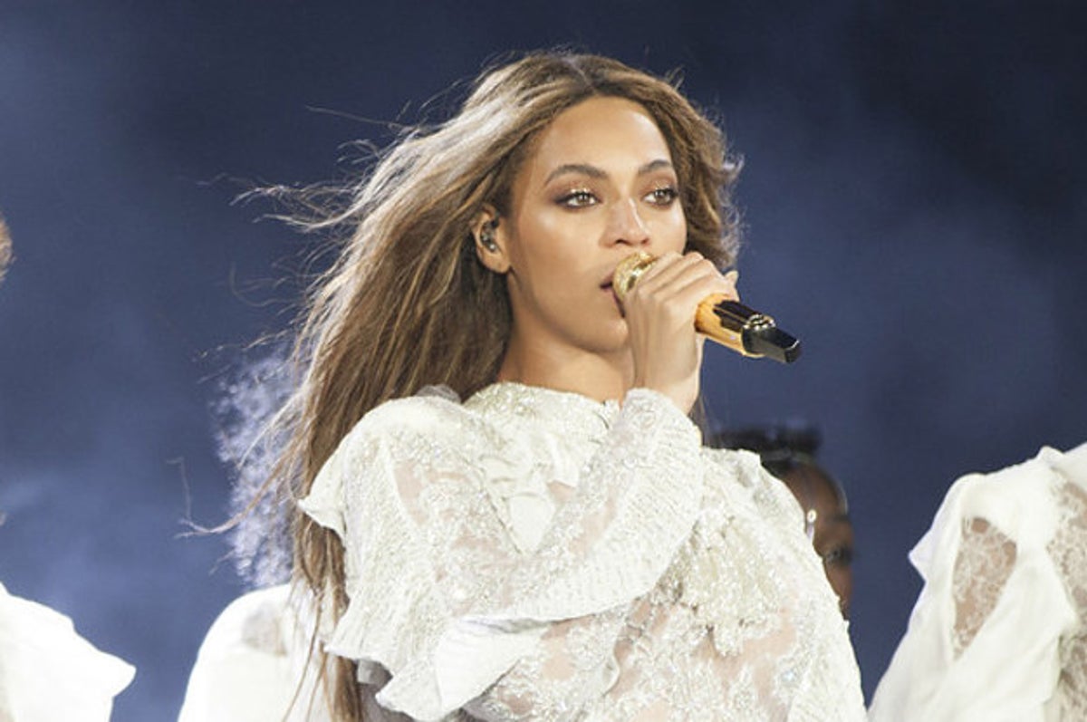 Beyoncé Performs In North Carolina, But Asks Fans To Support LGBT Groups