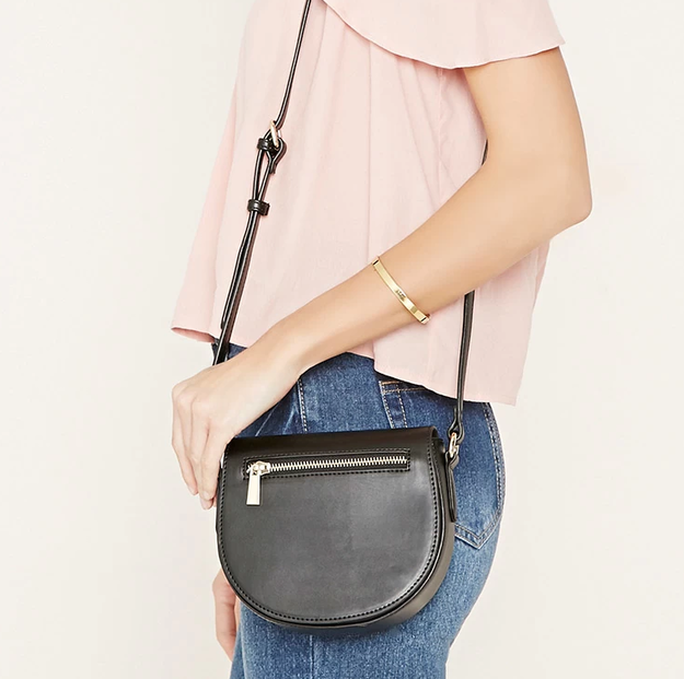 27 Small Bags That Look Good With Any Outfit