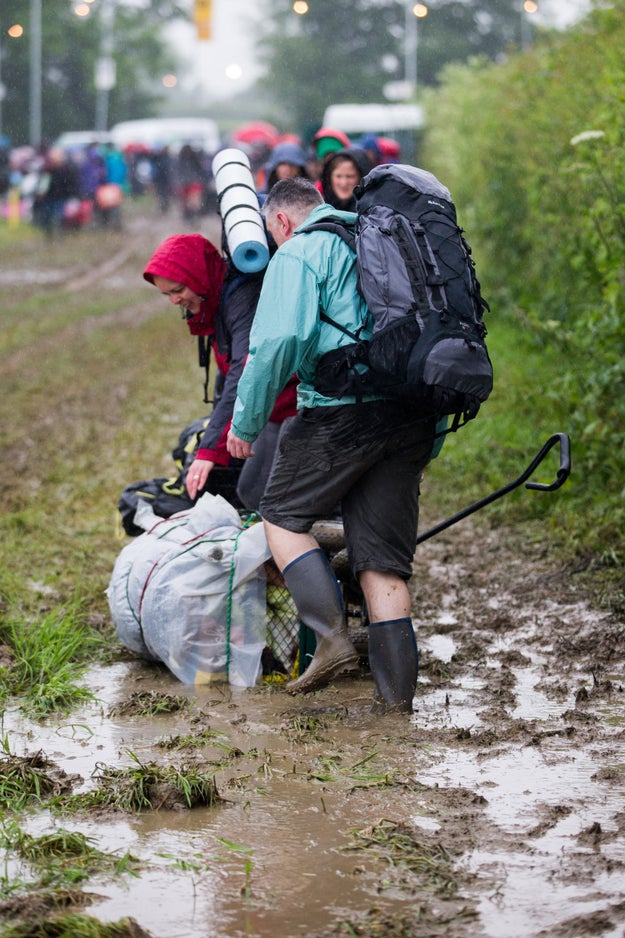 Literally Just Loads Of Pictures Of People Stuck In Mud At Glastonbury ...