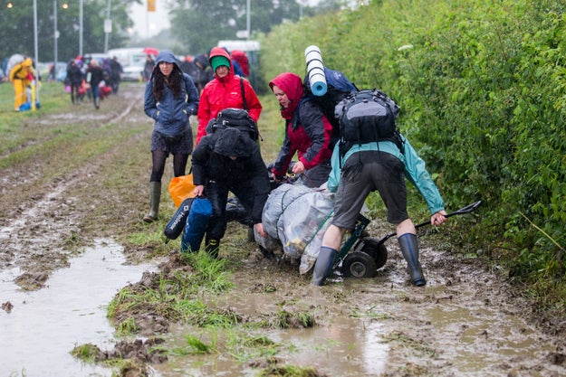 Literally Just Loads Of Pictures Of People Stuck In Mud At Glastonbury ...