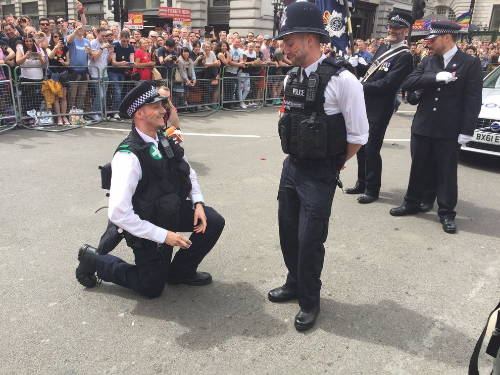 A Police Officer Proposed To His Boyfriend At Pride And Melted Everyone ...