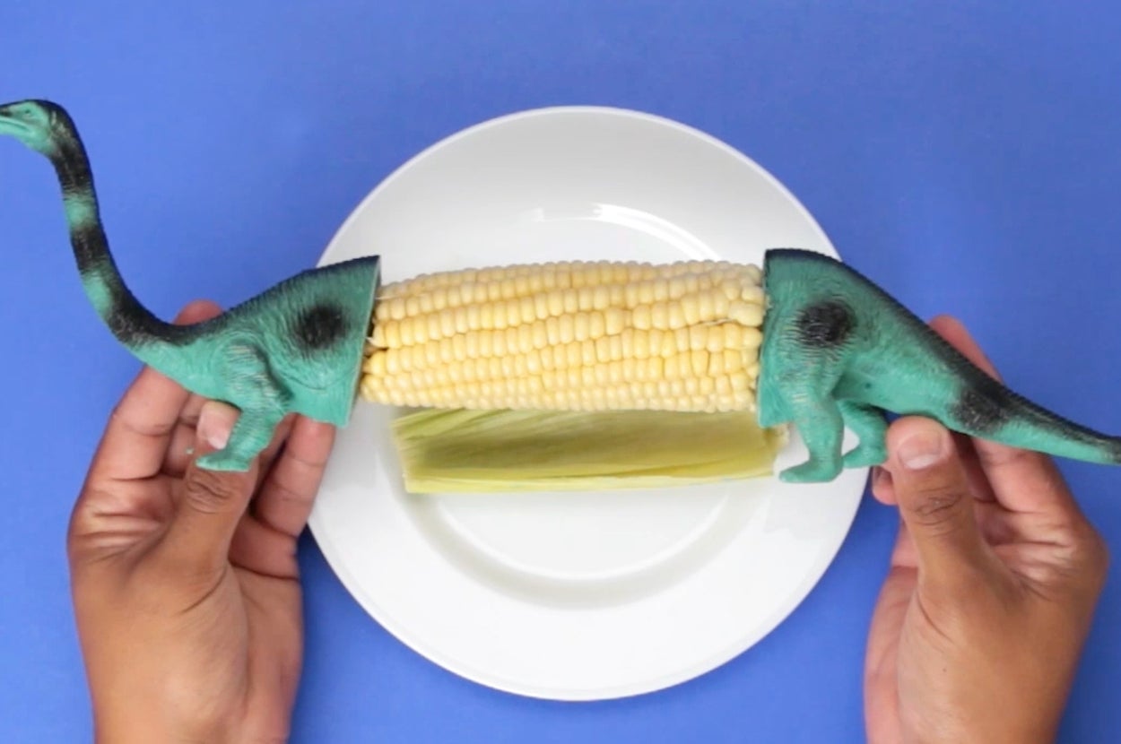 There’s A Corn On The Cob Dinosaur Holder And I Wish I Was A Kid Again