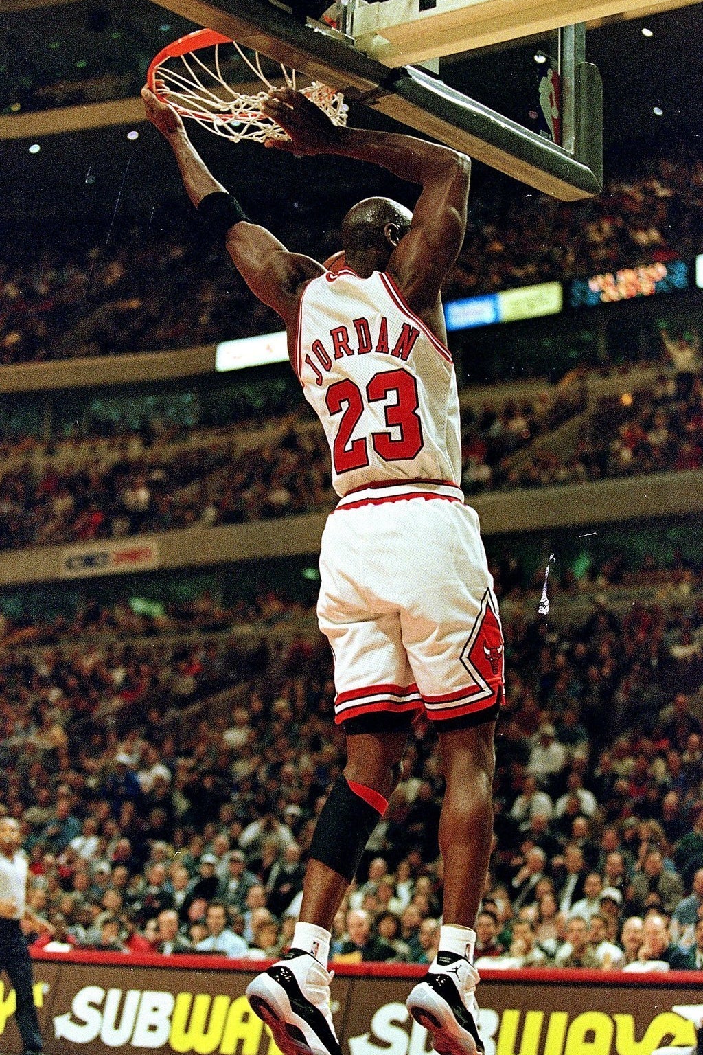 People Are Pretty Shocked About Michael Jordan's Statement On Police ...