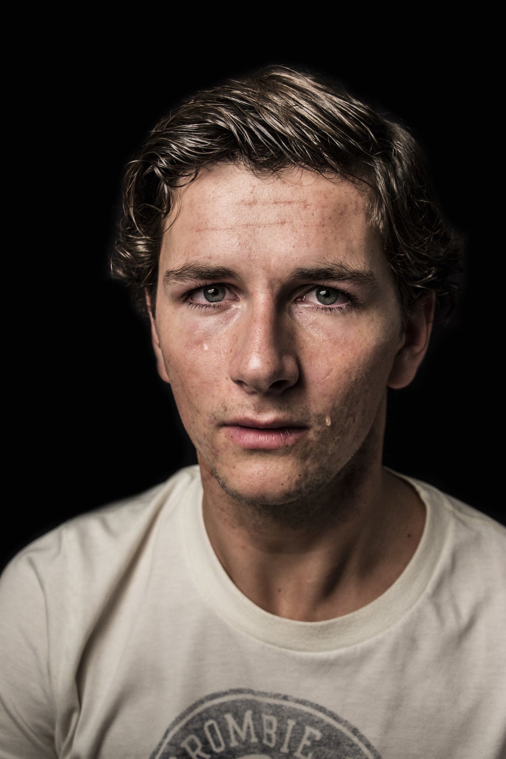 18 Photos Of Men Crying That Challenge Gender Norms