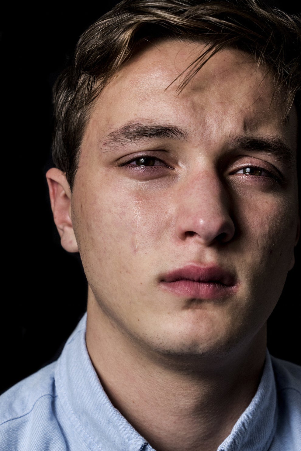 18 Photos Of Men Crying That Challenge Gender Norms