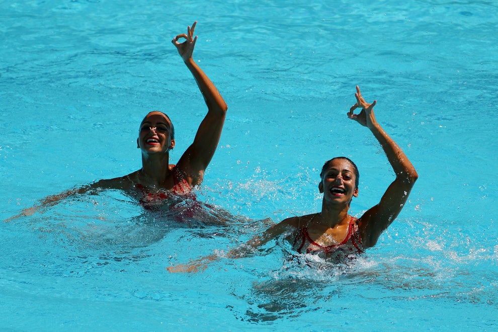 24 Awkward Moments Illustrated By Synchronised Swimmers
