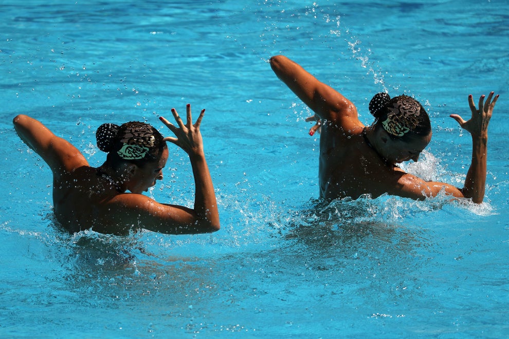 24 Awkward Moments Illustrated By Synchronised Swimmers