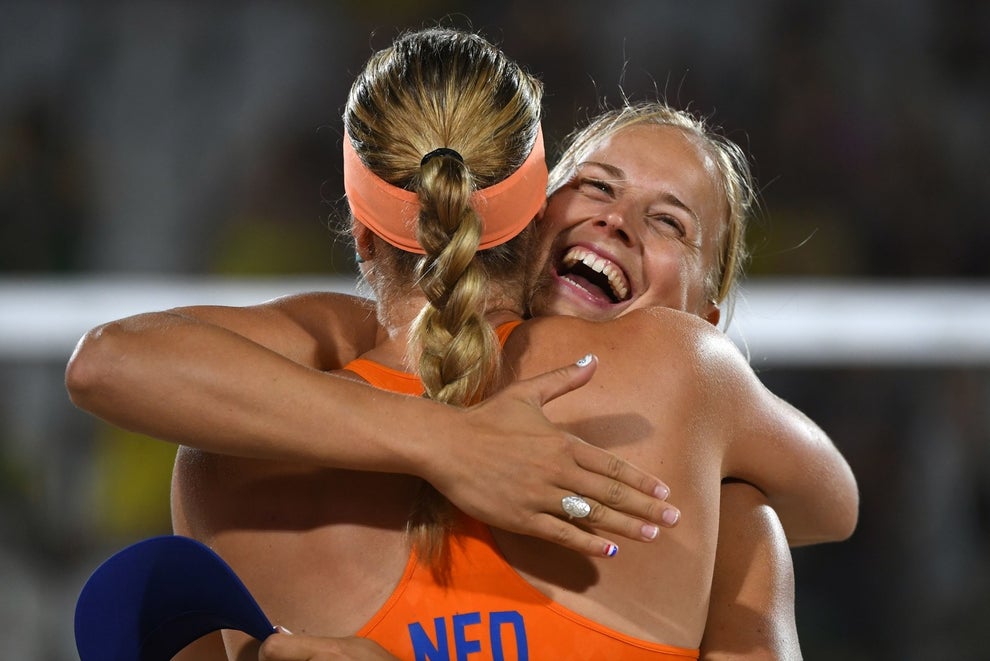 19 Super Sweet Olympic Hugs That Will Make You Feel Things