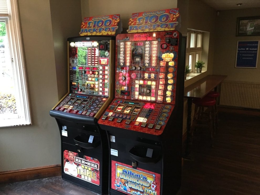 18 Things You Find In Every Shit British Pub