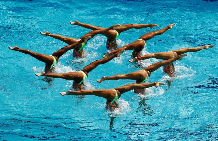 These Routines In The Olympic Synchronised Swimming Will Give You ...