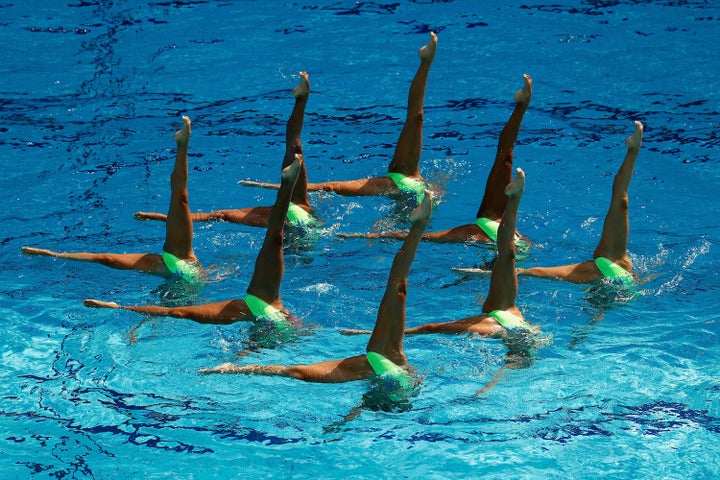 These Routines In The Olympic Synchronised Swimming Will Give You ...