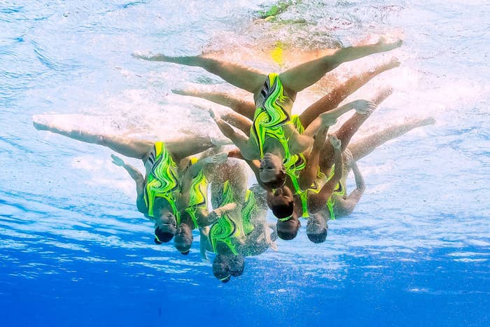 These Routines In The Olympic Synchronised Swimming Will Give You ...