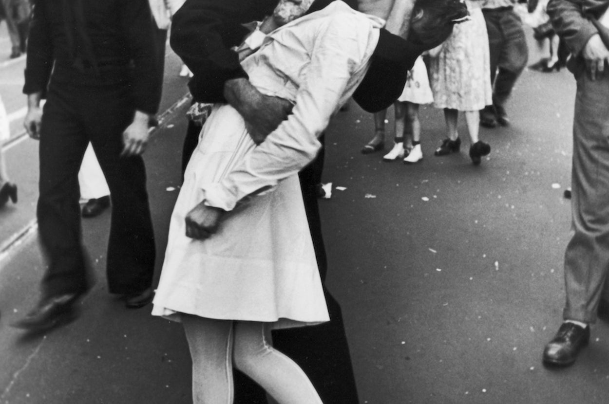 Greta Friedman, Nurse In The Iconic WWII Times Square Kissing Photo ...