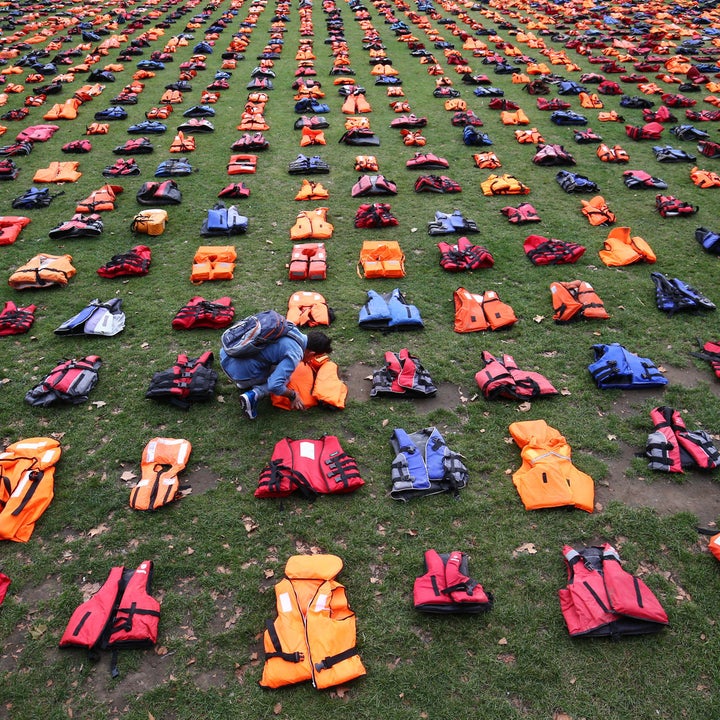 Thousands Of Life Jackets Laid Out In Parliament Square In Moving ...