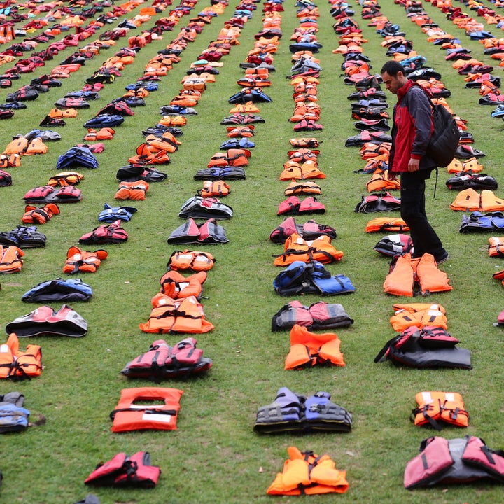 Thousands Of Life Jackets Laid Out In Parliament Square In Moving ...