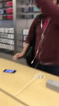 This Guy Was Arrested After He Smashed Up All The iPhones In An Apple Store